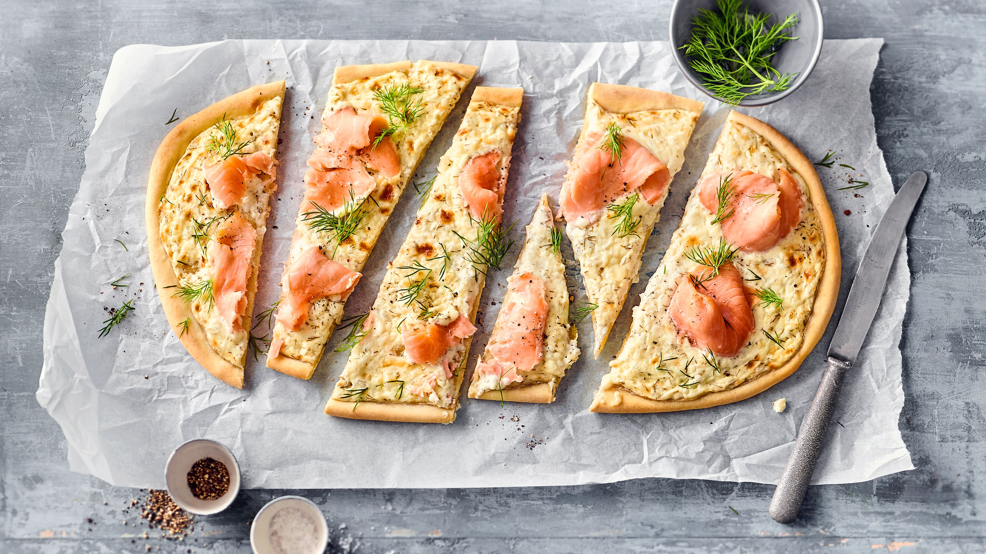Flammkuchen Mit Spinat Und Lachs