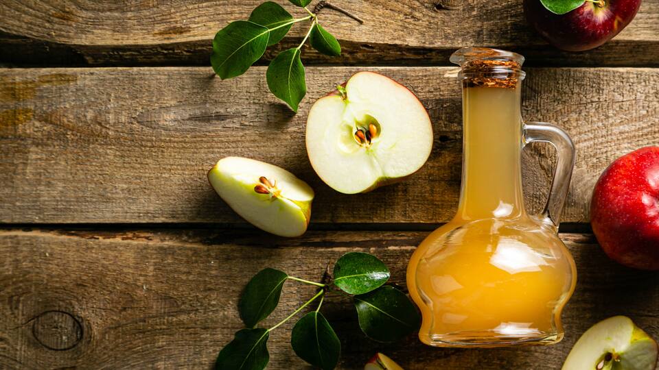 Apfelessig: Wirkung, Verwendung, Rezepte | EDEKA