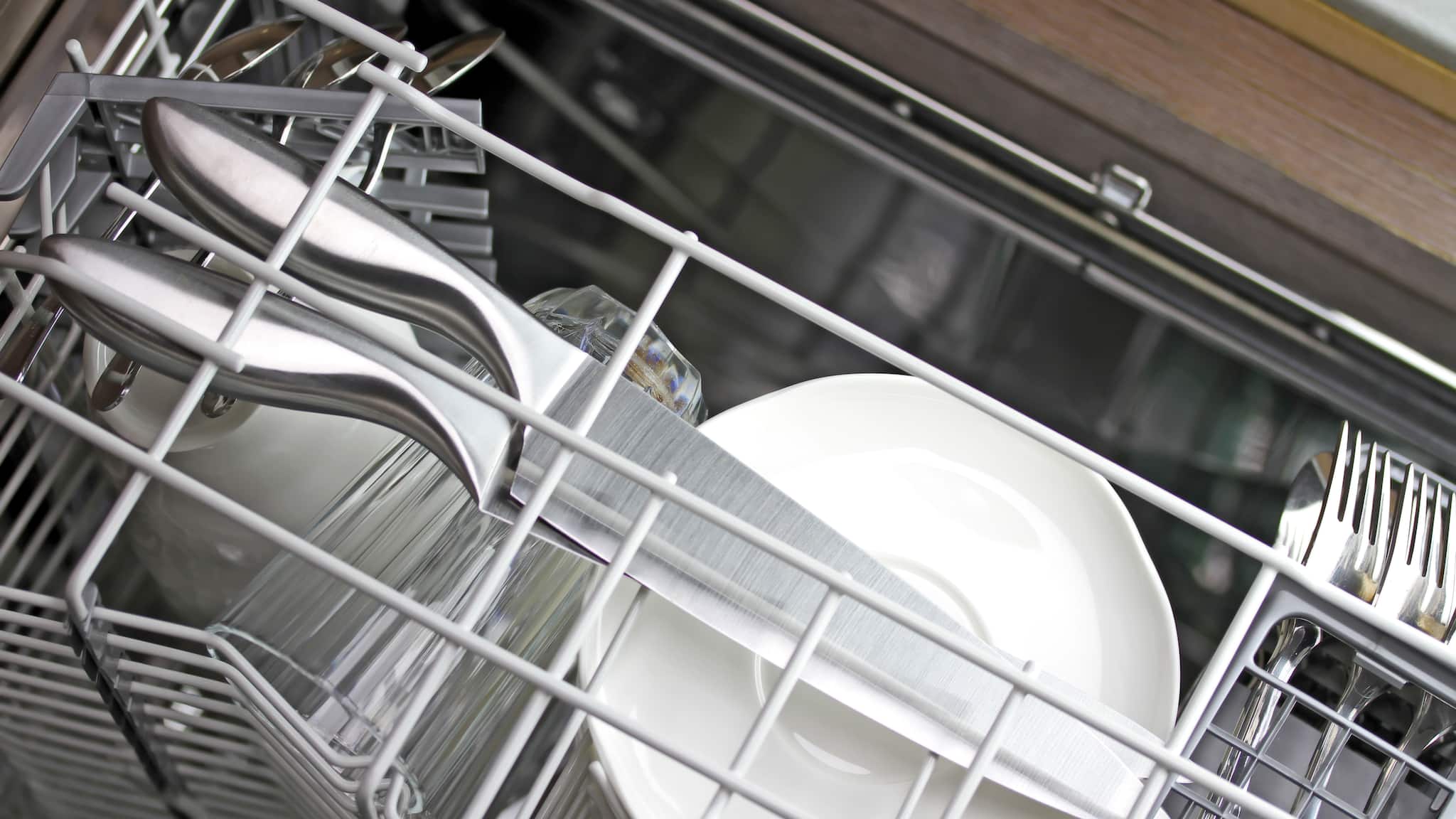Geschirr spülen: Hand oder Maschine? | EDEKA